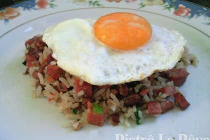 Baião de dois e ovo de galinha caipira - Receita Petitchef