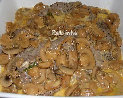 Bife com molho de natas e cogumelos: receita simples