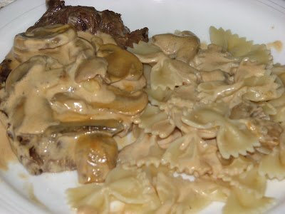 Receita de bifinhos com natas e cogumelos simples e rápidos