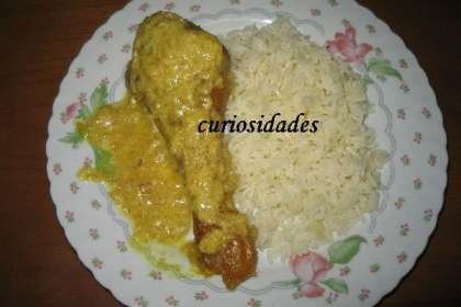 Receita de caril de frango com coco simples e saboroso