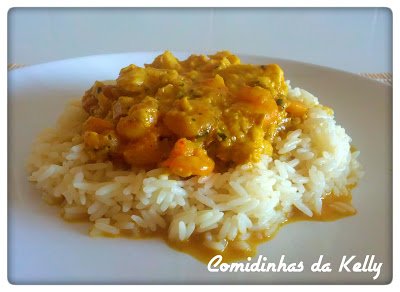 Receita de caril de peixe e camarão simples e saboroso