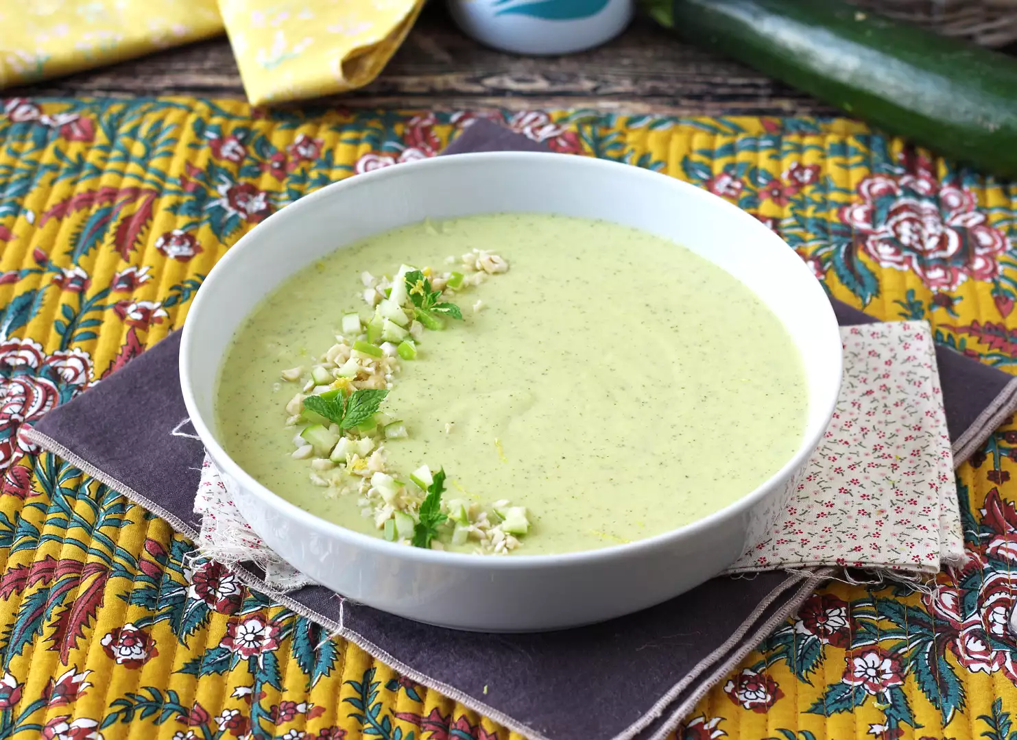 Creme de curgete (abobrinha) com maçã verde e iogurte pronta em 30 minutos
