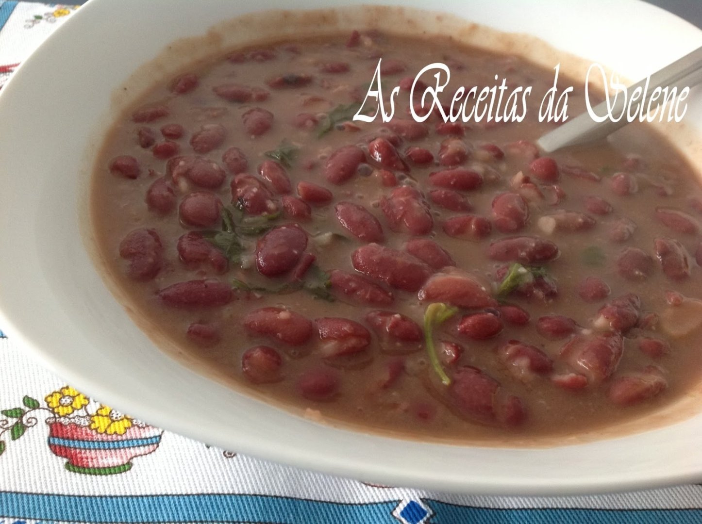 Receita de feijão refogado simples e saboroso