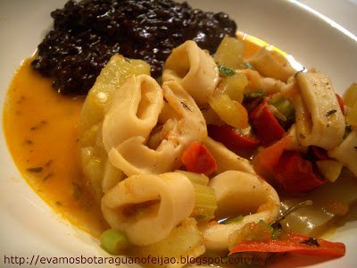 Lulas ensopadas com arroz negro e polenta - Receita Petitchef