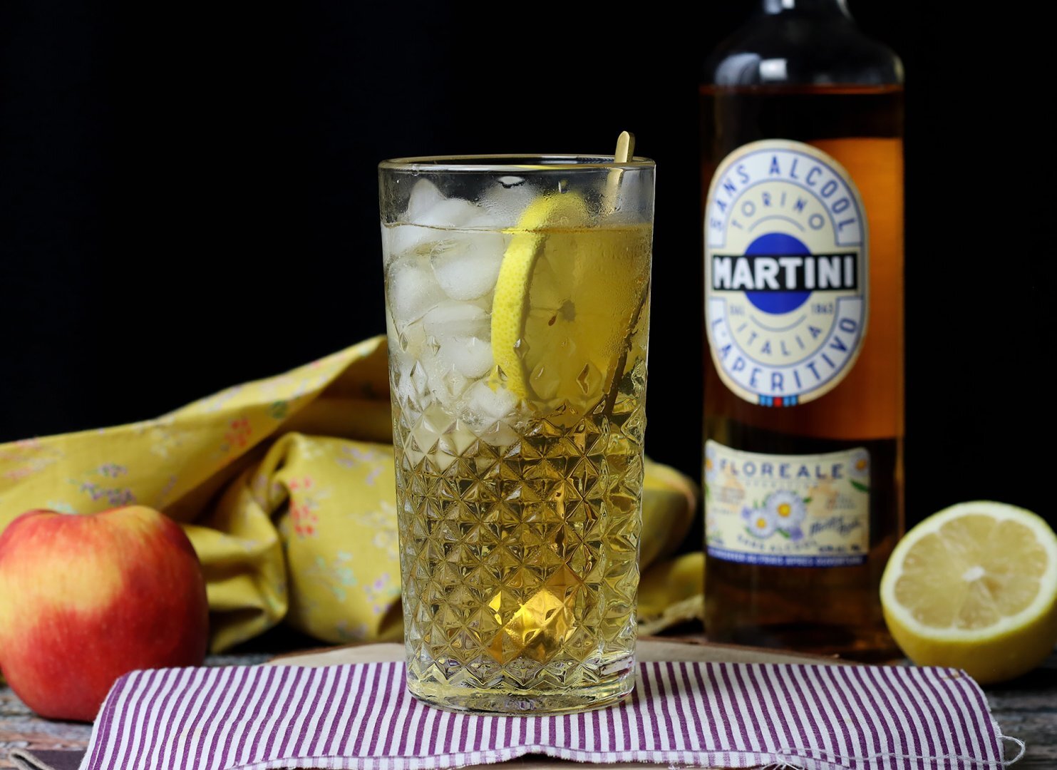 Receita de martini spritz sem álcool: doce e floral