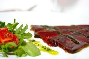 Muxama de atum com azeite aromático e vinagrete de laranja - Receita ...