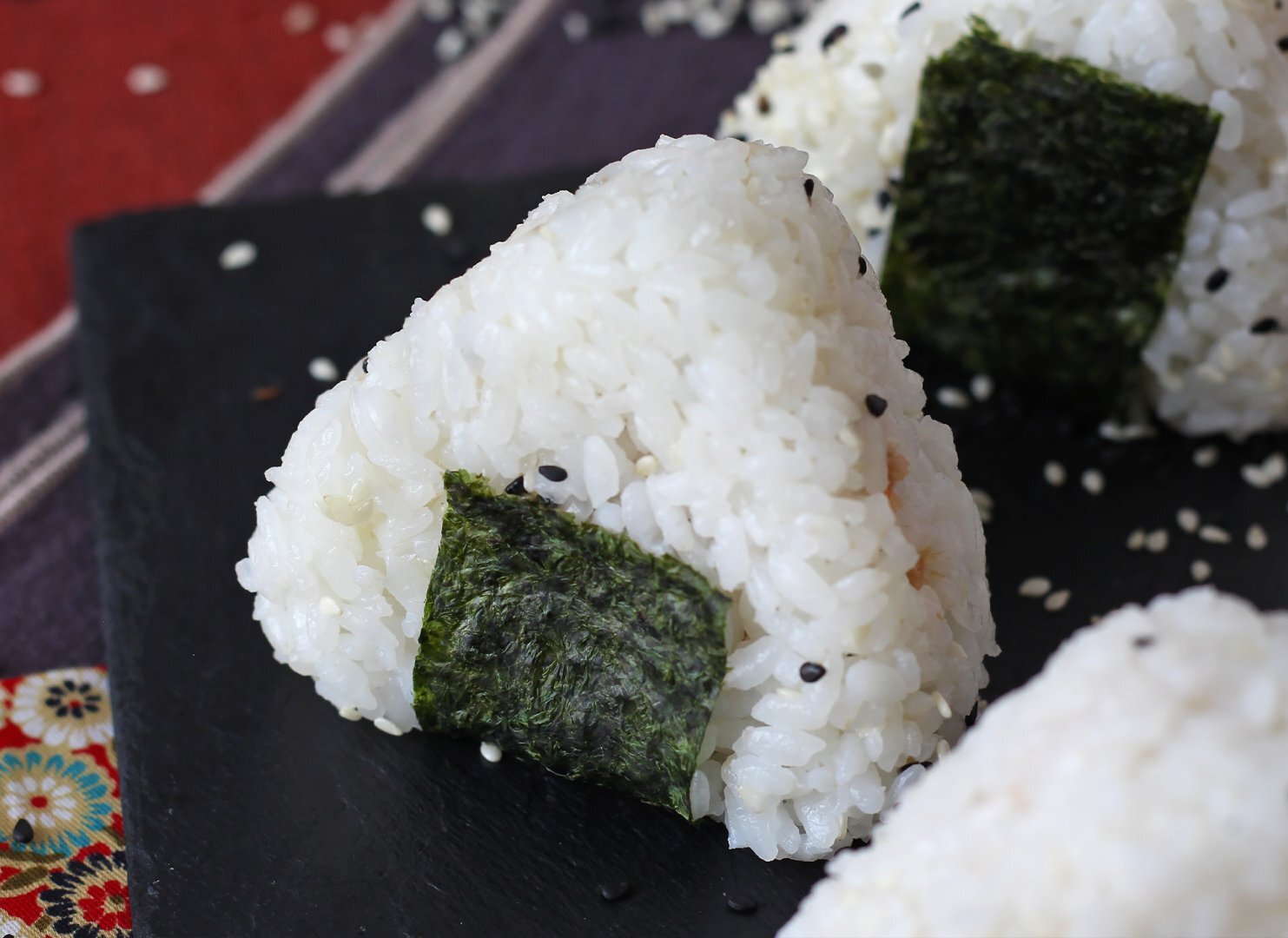 Receita de onigiri de atum, o sanduíche de arroz japonês