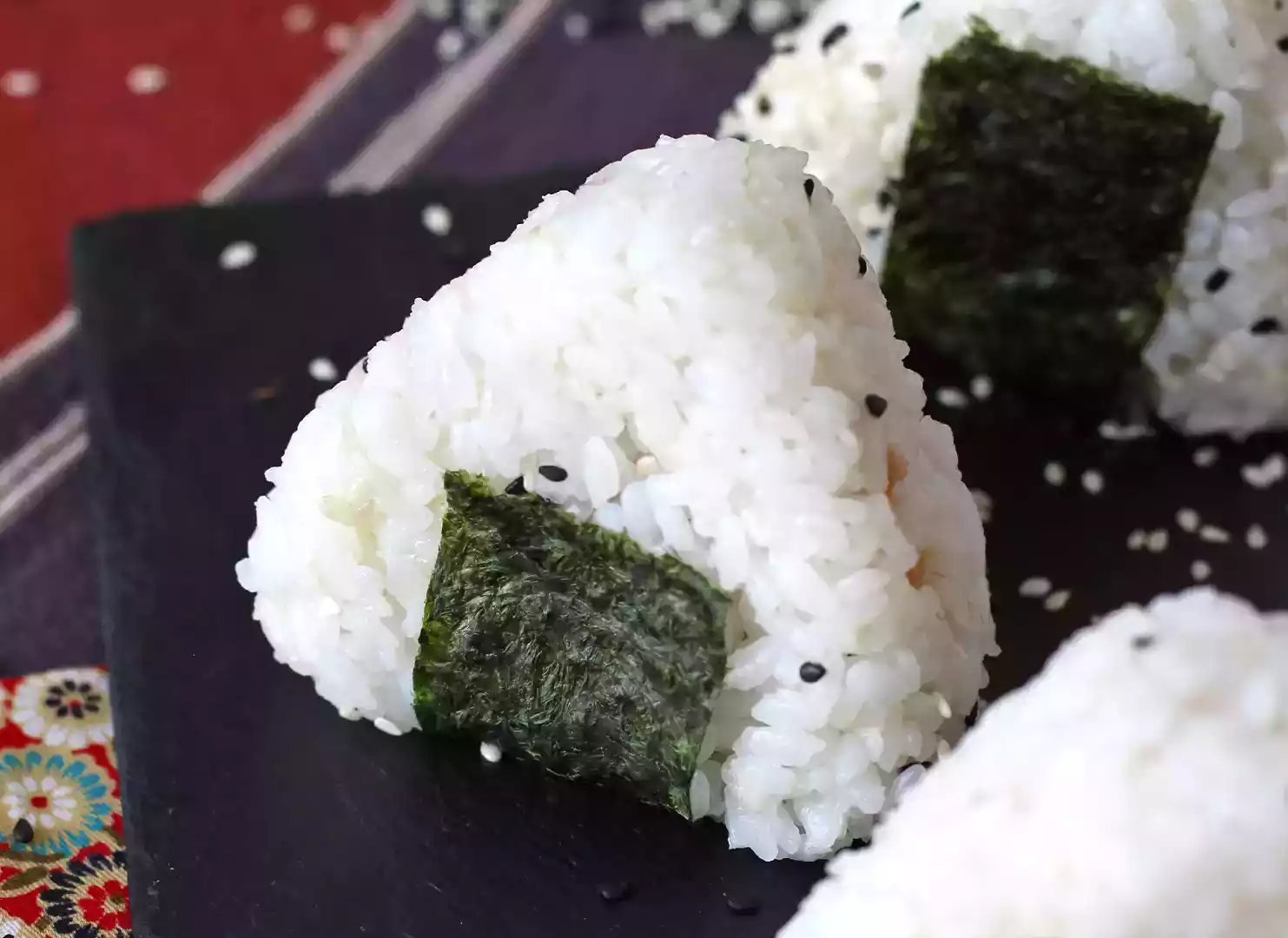 Receita de onigiri de atum, o sanduíche de arroz japonês