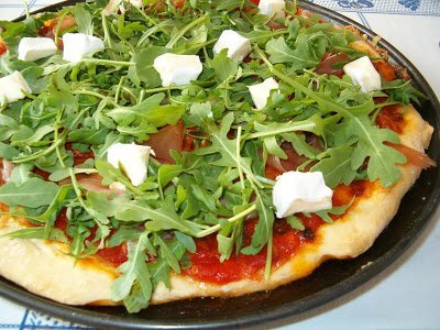 Pizza de rúcula e presunto - Receita Petitchef