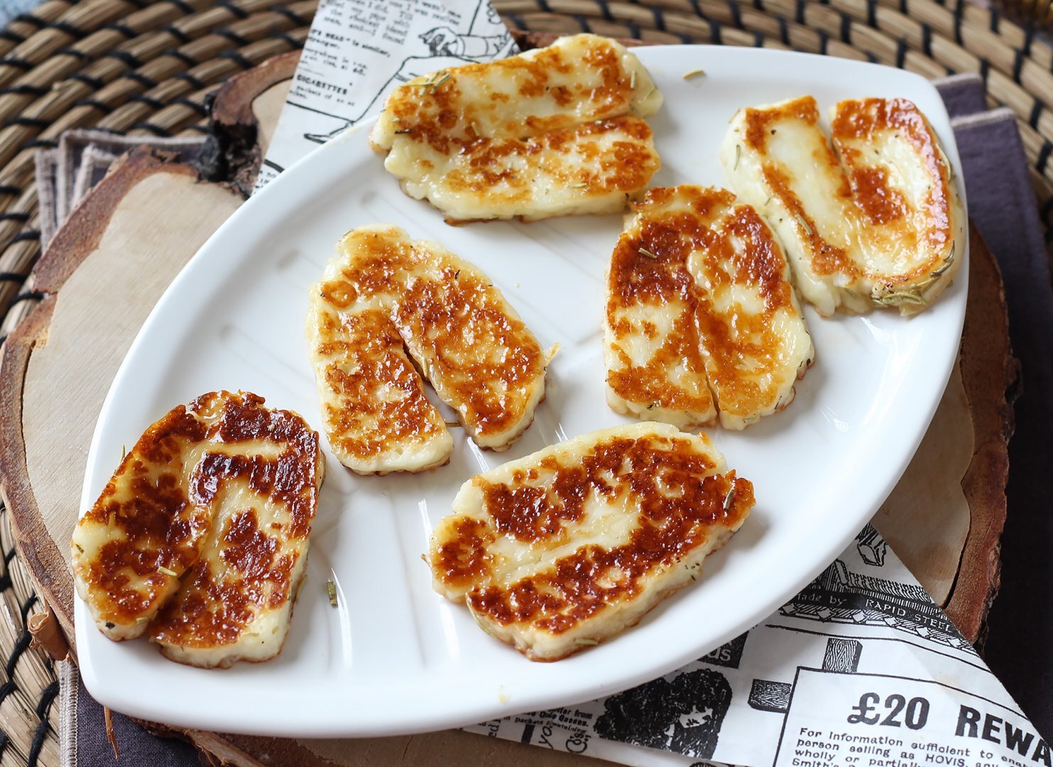 Receita de queijo halloumi grelhado com mel e alecrim