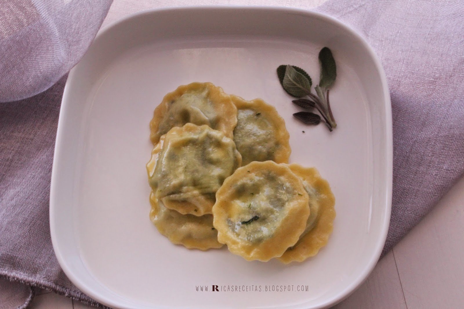 Receita de raviolis de ricota e espinafres com manteiga
