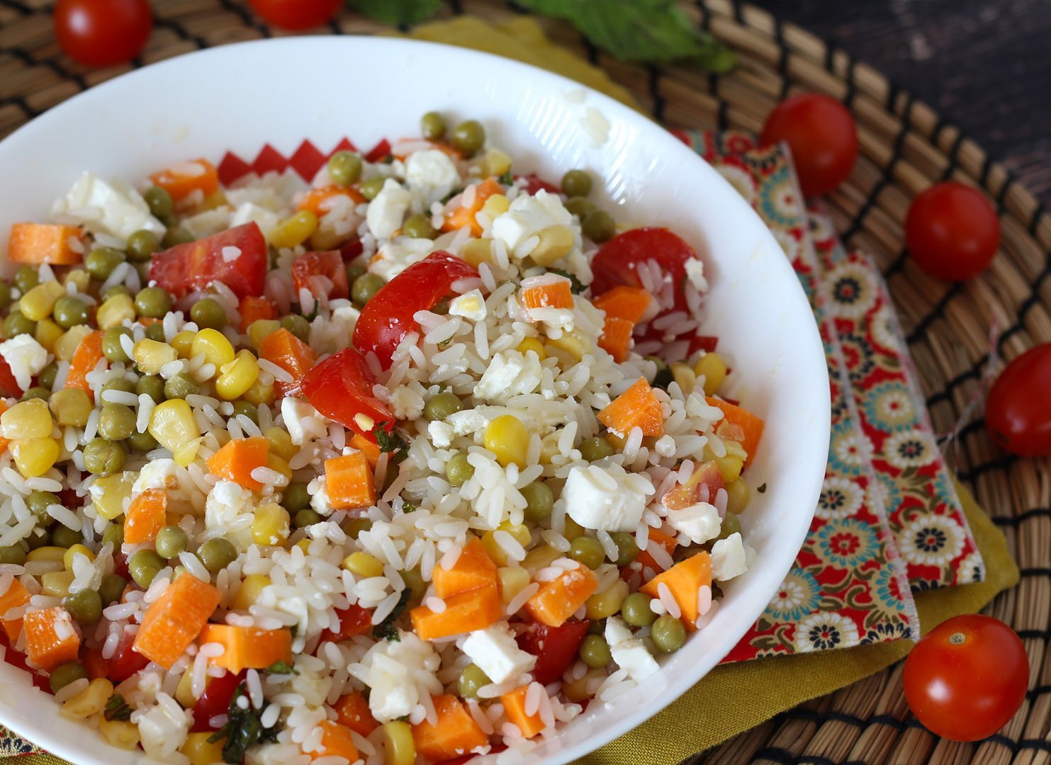 Receita: salada de arroz com feta, milho e hortelã
