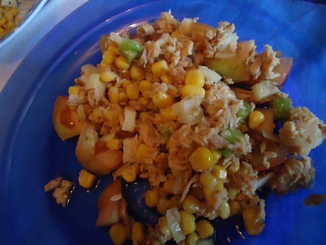 Receita de salada fresca de atum, tomate e milho