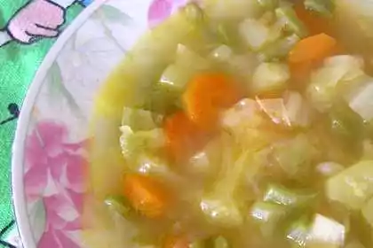 Sopa camponesa: receita simples e saudável passo a passo