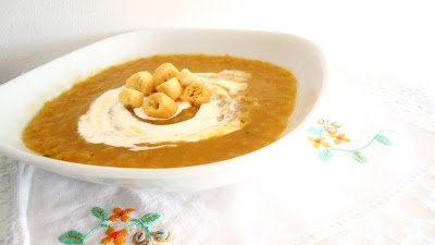 Sopa de abóbora e batata doce assadas com lentilhas - Receita Petitchef