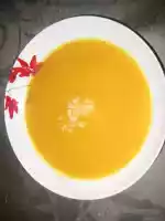 Receita de sopa de abóbora e batata doce com feijão