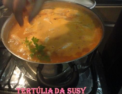 Receita de sopa rica de peixes saudável e simples